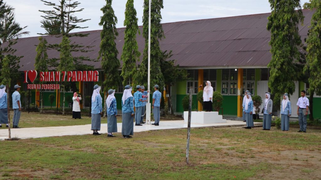 Kegiatan MPLS Hari ke 3 Peserta Didik Tahun Ajaran 2023-2024 di SMA N 7 ... Kegiatan MPLS Hari ke 3 Peserta Didik Tahun Ajaran 2023-2024 di SMA N 7 ...